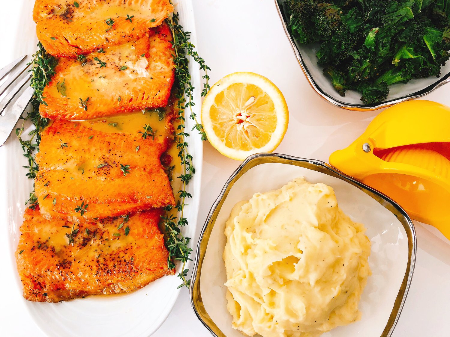 Fish with mustard sauce and kale chips - Blue Fufu