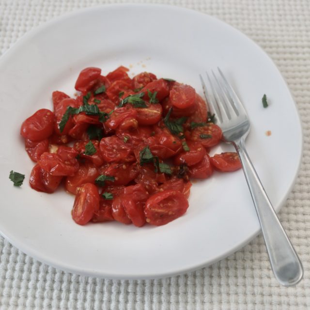 Easiest roasted tomatoes recipe in 15 min - Blue Fufu